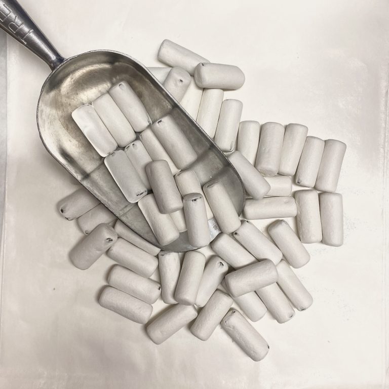 Weighed Licorice – School Chalk White | The Dutch Pantry